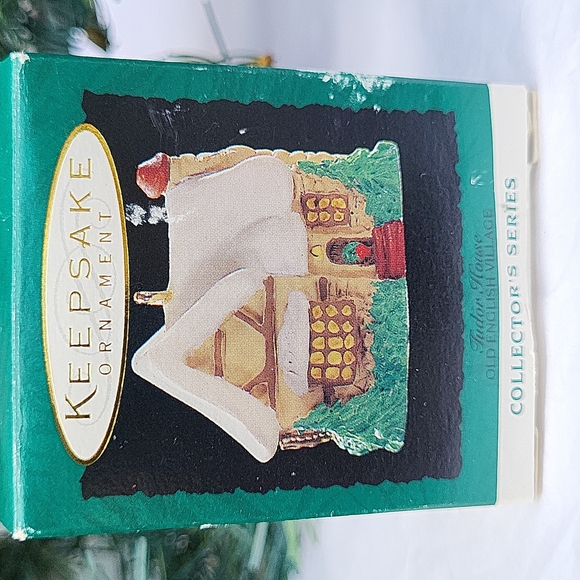 Hallmark | Holiday | Hallmark 995 Miniature Old English Village ...